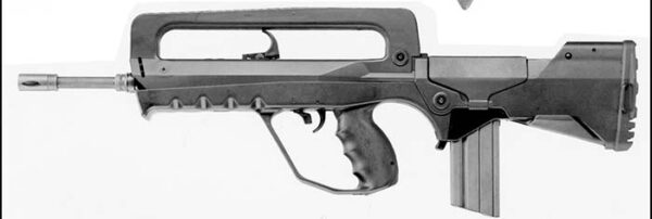 THE FAMAS ASSAULT RIFLE - Small Arms Review