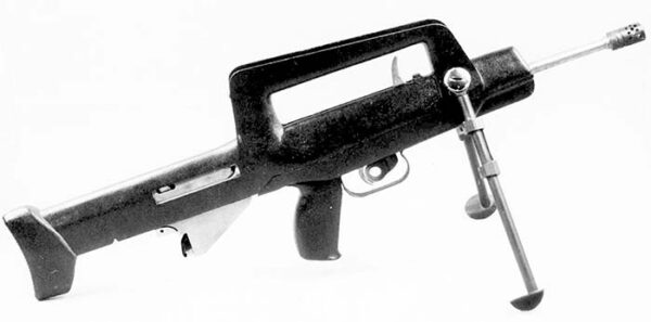 THE FAMAS ASSAULT RIFLE - Small Arms Review