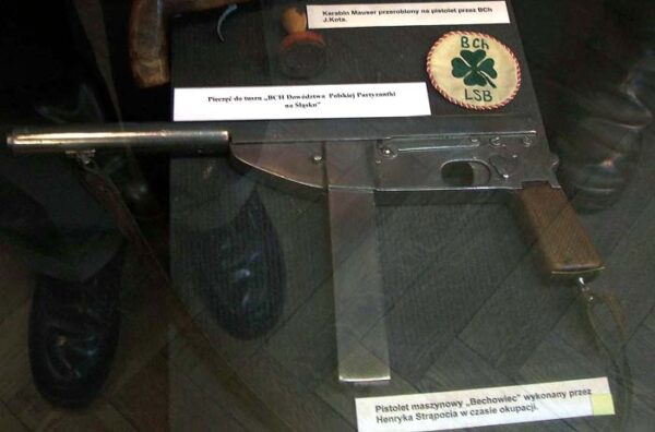 THE MUSEUM OF THE POLISH ARMY - Small Arms Review