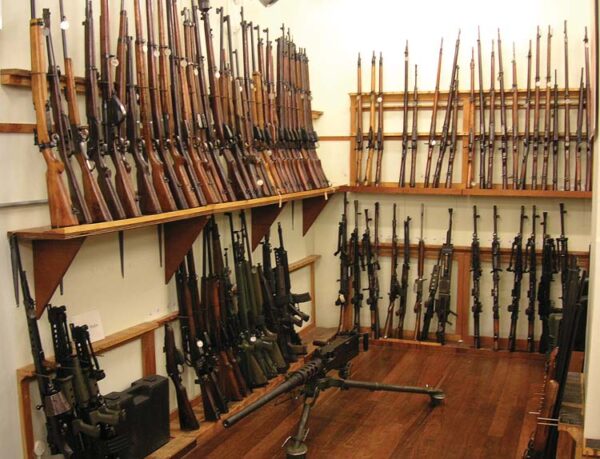 DEFENCE ACADEMY IN SHRIVENHAM SMALL ARMS COLLECTION - Small Arms Review