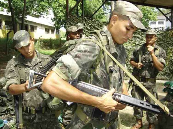 ELITES OF THE EXÉRCITO BRASILEIRO - Small Arms Review