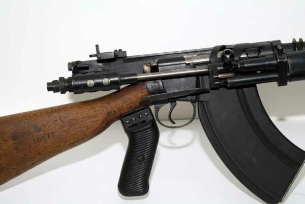 GUNS FOR THE KIWIS: PHILIP CHARLTON'S PATCHWORK MACHINE GUN - Small ...