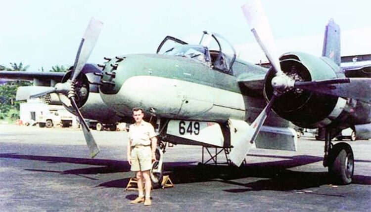 Knight of the Elephant - The Wild Story of Colonel "Mad Mike" Hoare and ...