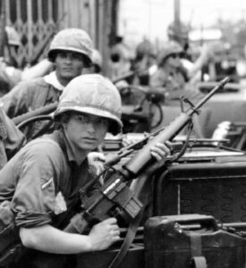 Evolution of the M16 Rifle - Part II: The M16A1 - Small Arms Review