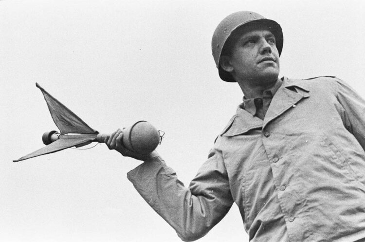 Männer Gegen Panzer (Men Against Tanks): Part III - Small Arms Review