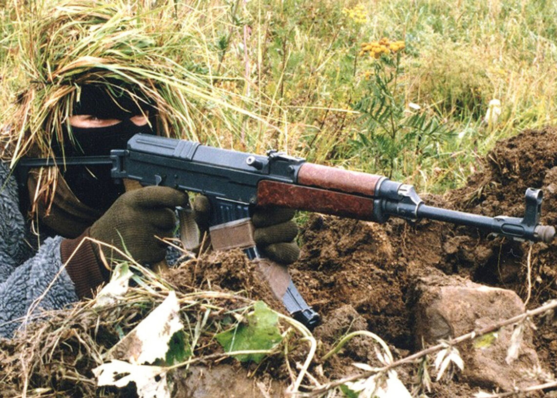 EAST GERMAN WIEGER STG RIFLE - Small Arms Review
