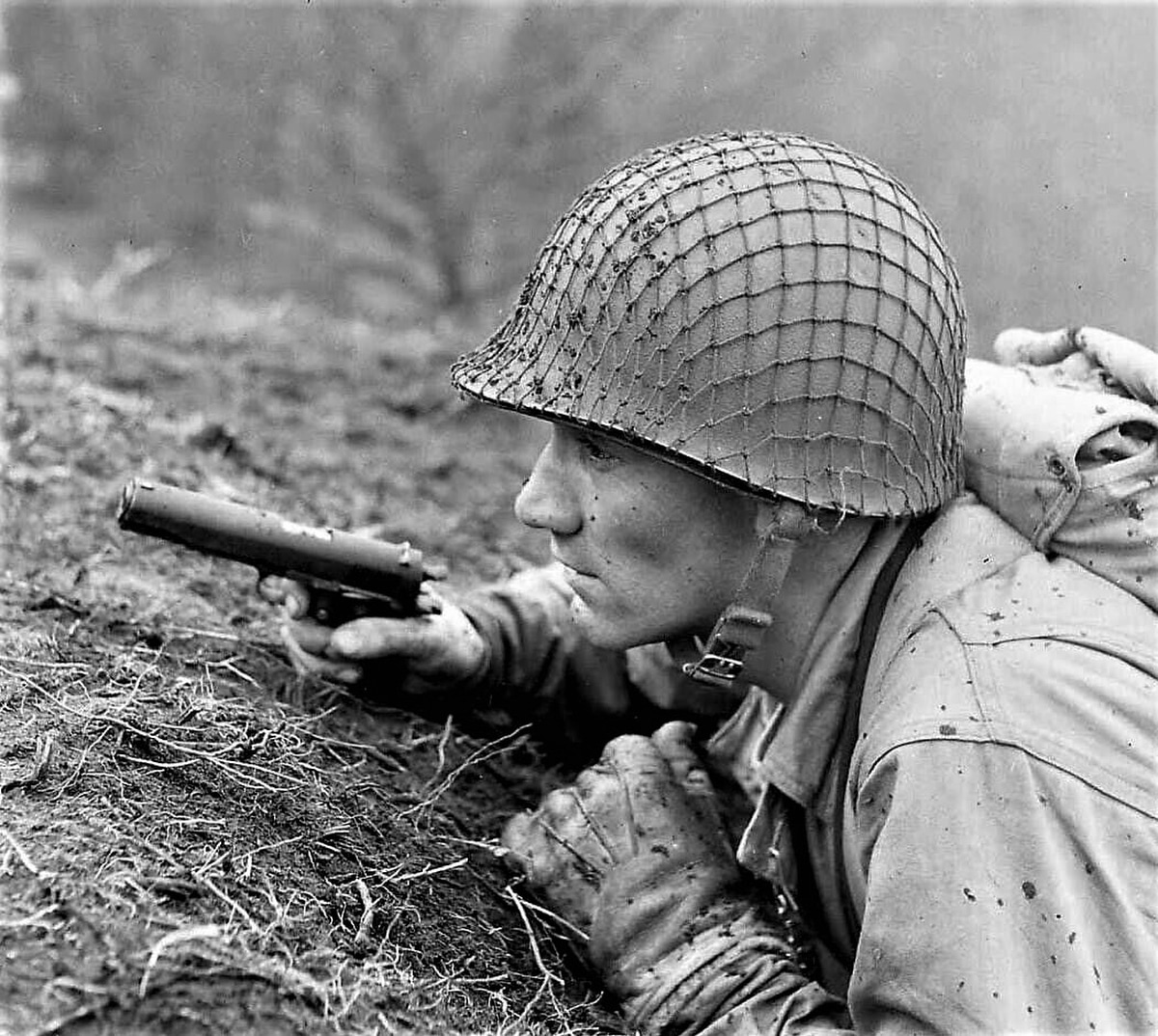 SOME U.S. WWII WEAPONS IN POSTERS - Small Arms Review