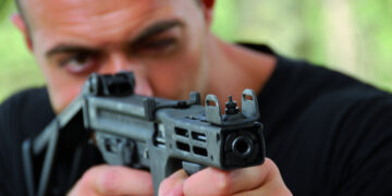 SITES Spectre M4: An Odd Italian Double-Action Sub-Machine Gun - Small ...