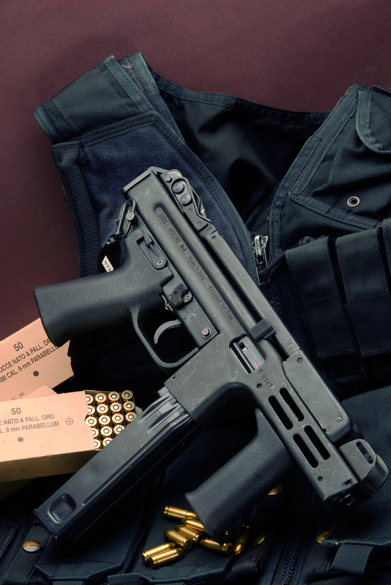 SITES Spectre M4: An Odd Italian Double-Action Sub-Machine Gun - Small ...