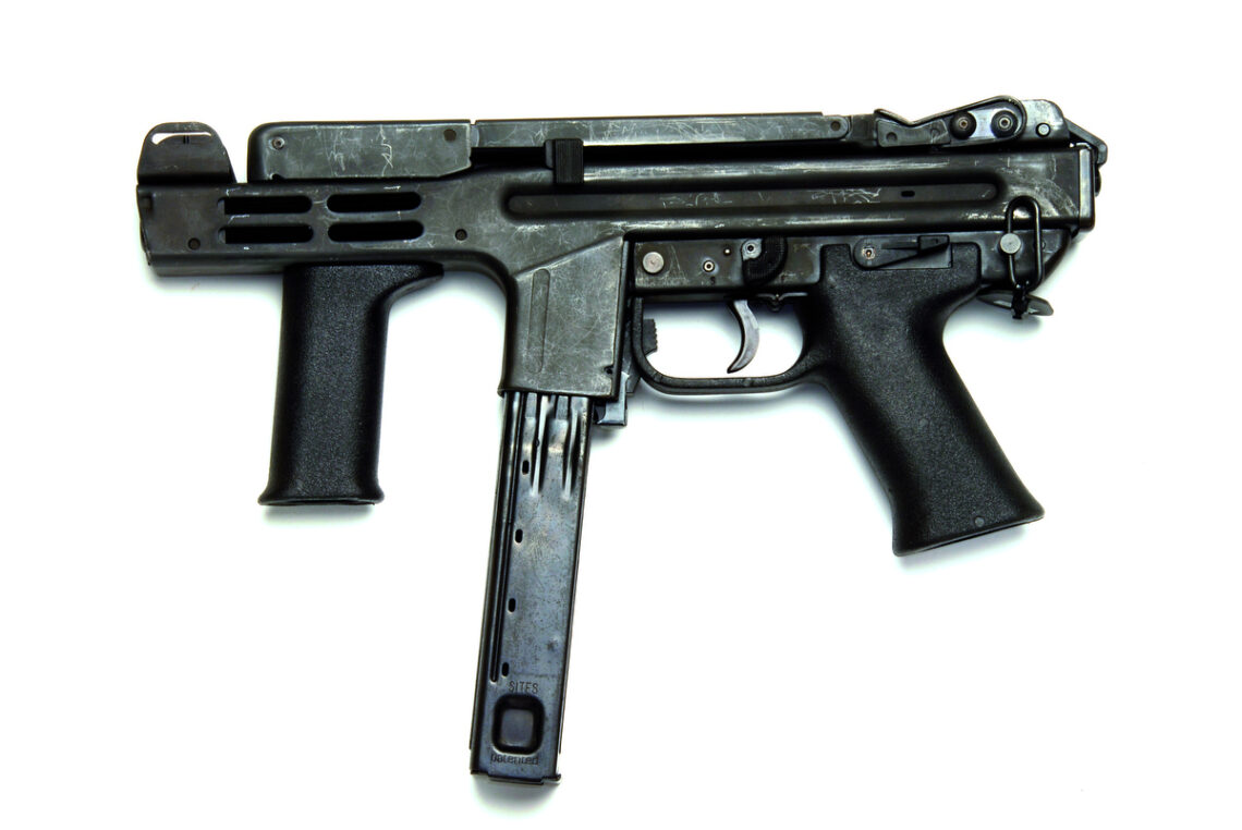 SITES Spectre M4: An Odd Italian Double-Action Sub-Machine Gun - Small ...