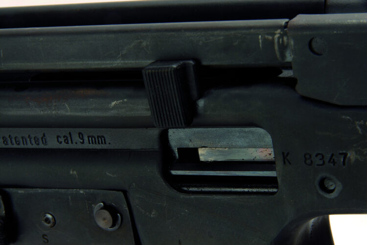 SITES Spectre M4: An Odd Italian Double-Action Sub-Machine Gun - Small ...