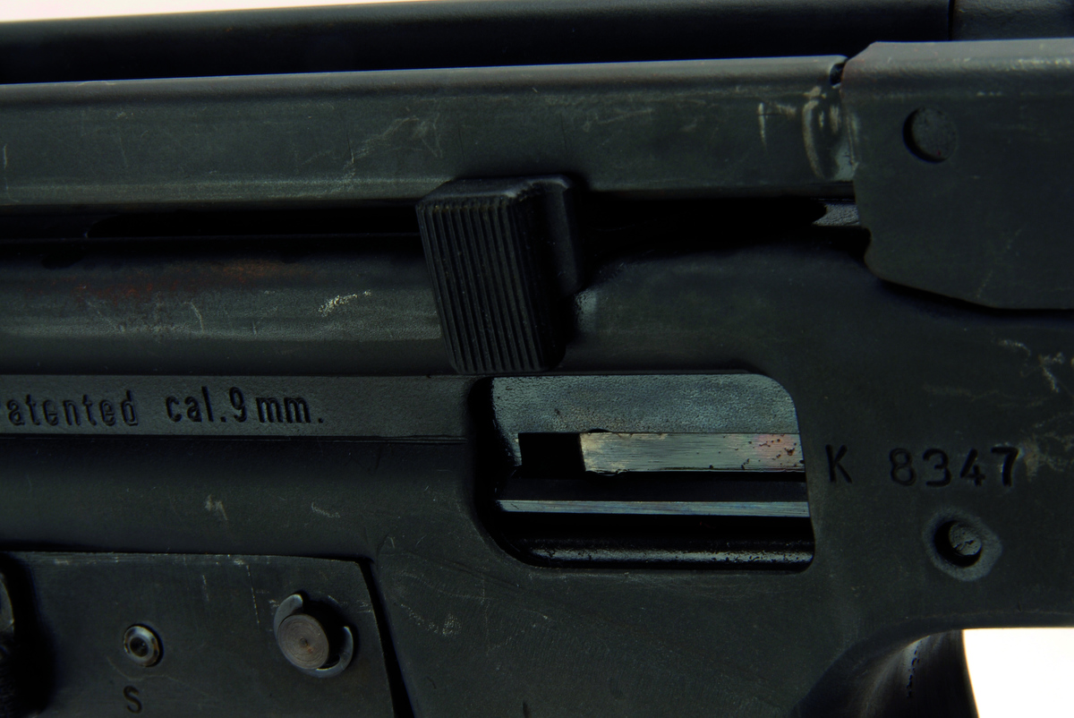 SITES Spectre M4: An Odd Italian Double-Action Sub-Machine Gun - Small ...