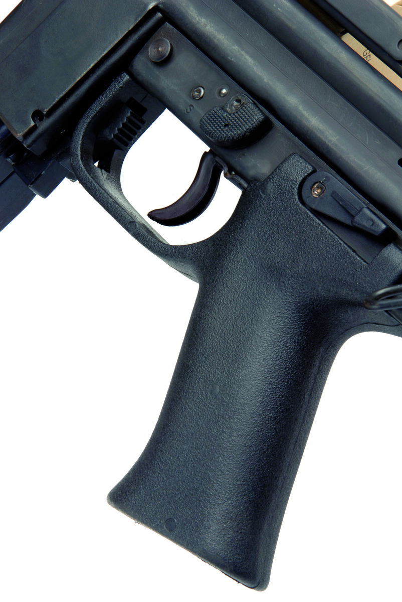 SITES Spectre M4: An Odd Italian Double-Action Sub-Machine Gun - Small ...