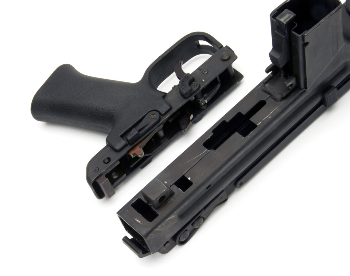 SITES Spectre M4: An Odd Italian Double-Action Sub-Machine Gun - Small ...