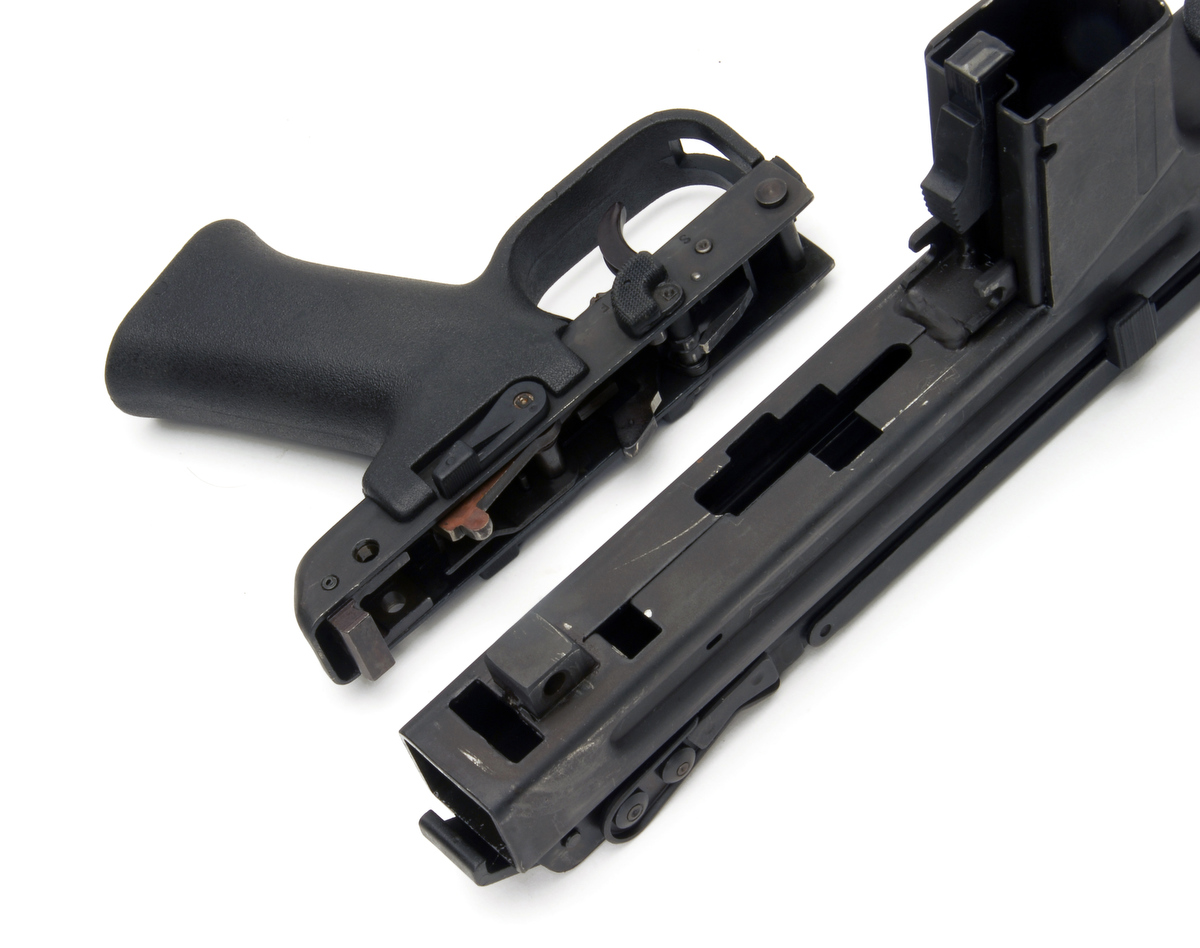 SITES Spectre M4: An Odd Italian Double-Action Sub-Machine Gun - Small ...